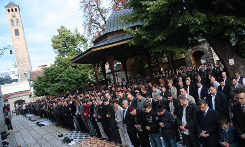 NA DAN BAJRAMA, MELEKI SE SPUSTE NA ZEMLJU I DOZIVAJU GLASOM... - Religis